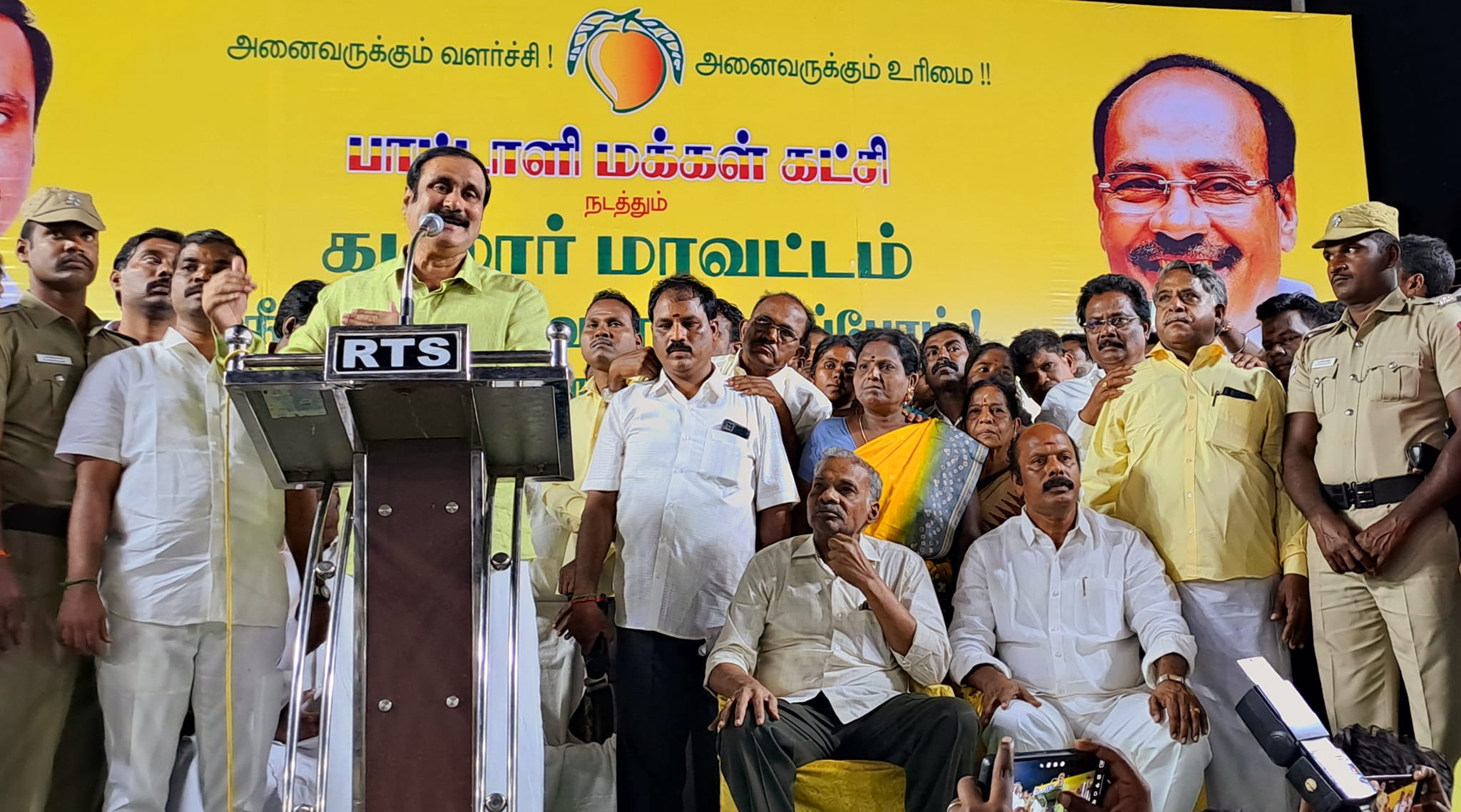 வேட்டியை மடித்து கட்டி ஆவேசமாக பேசிய அன்புமணி ராமதாஸ்! நடந்தது என்ன? முழு விவரம்! - Seithipunal